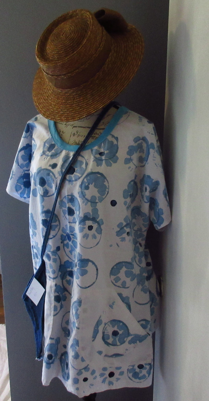 Shaped Seaming – Handes of a Woman