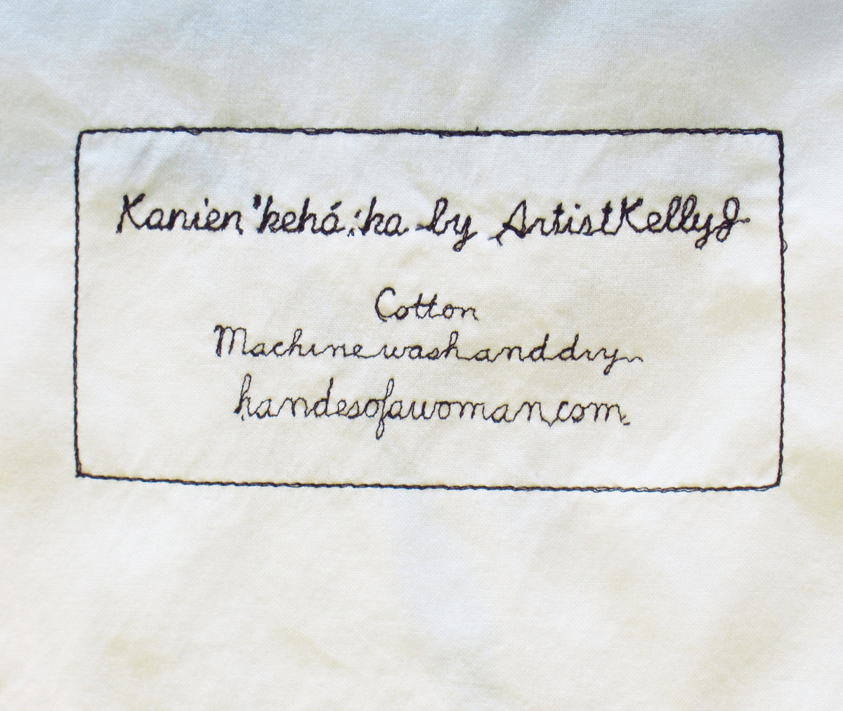 Kanien’kehá:ka Towel – Handes of a Woman